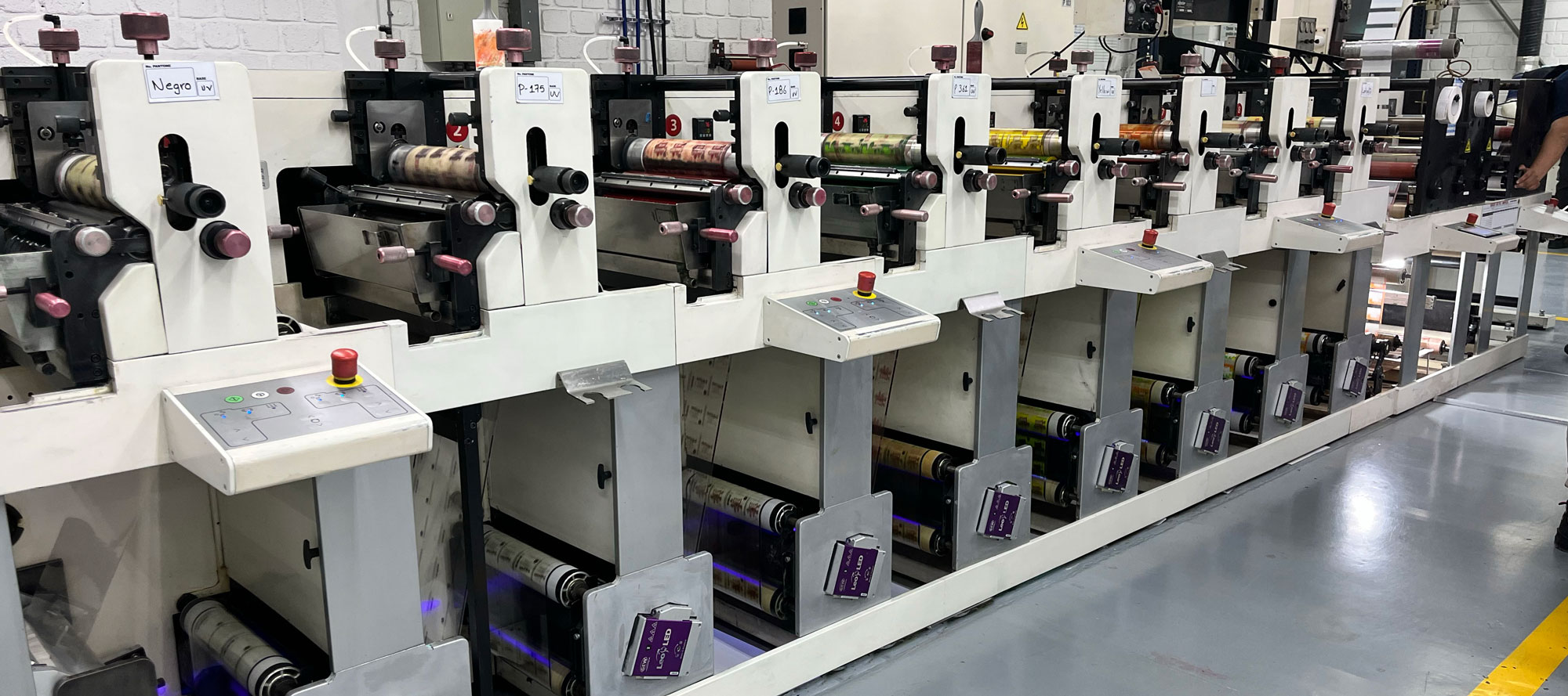 Lieferant von Schrumpfschläuchen wendet sich an LeoLED